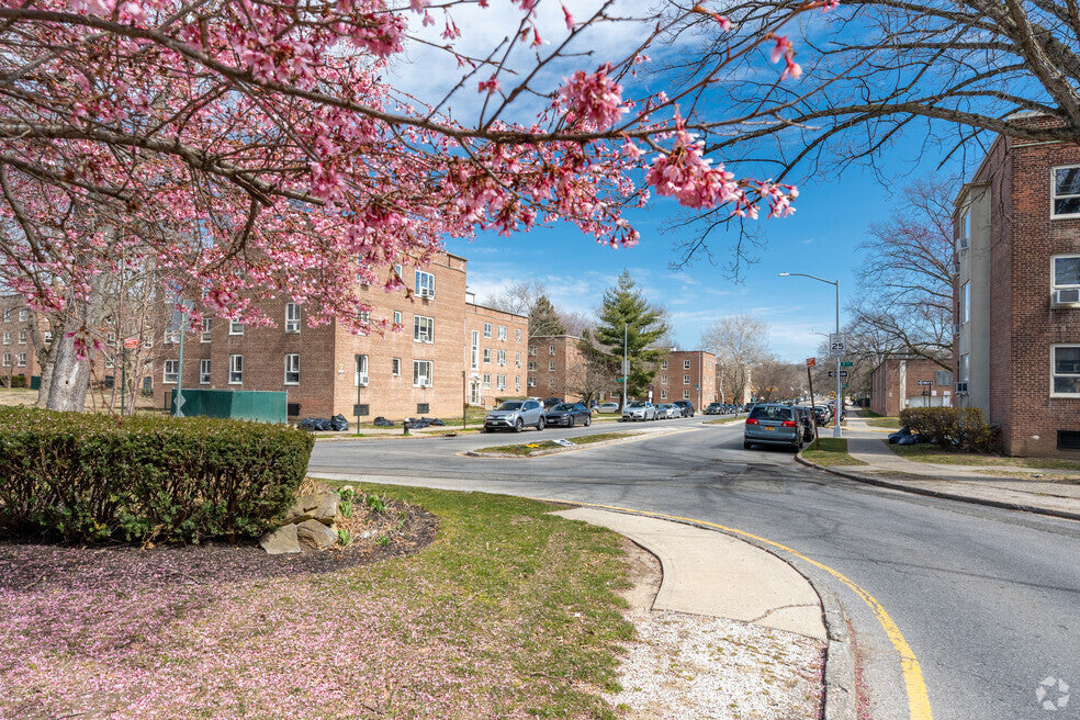 Fresh Meadows – Latinos Rooms